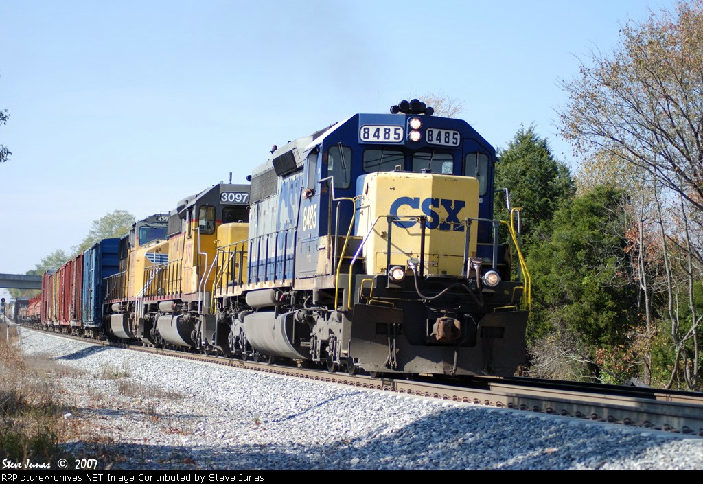 CSX 8485,UP 3097 and 4594 work to pull Q534 up the hill